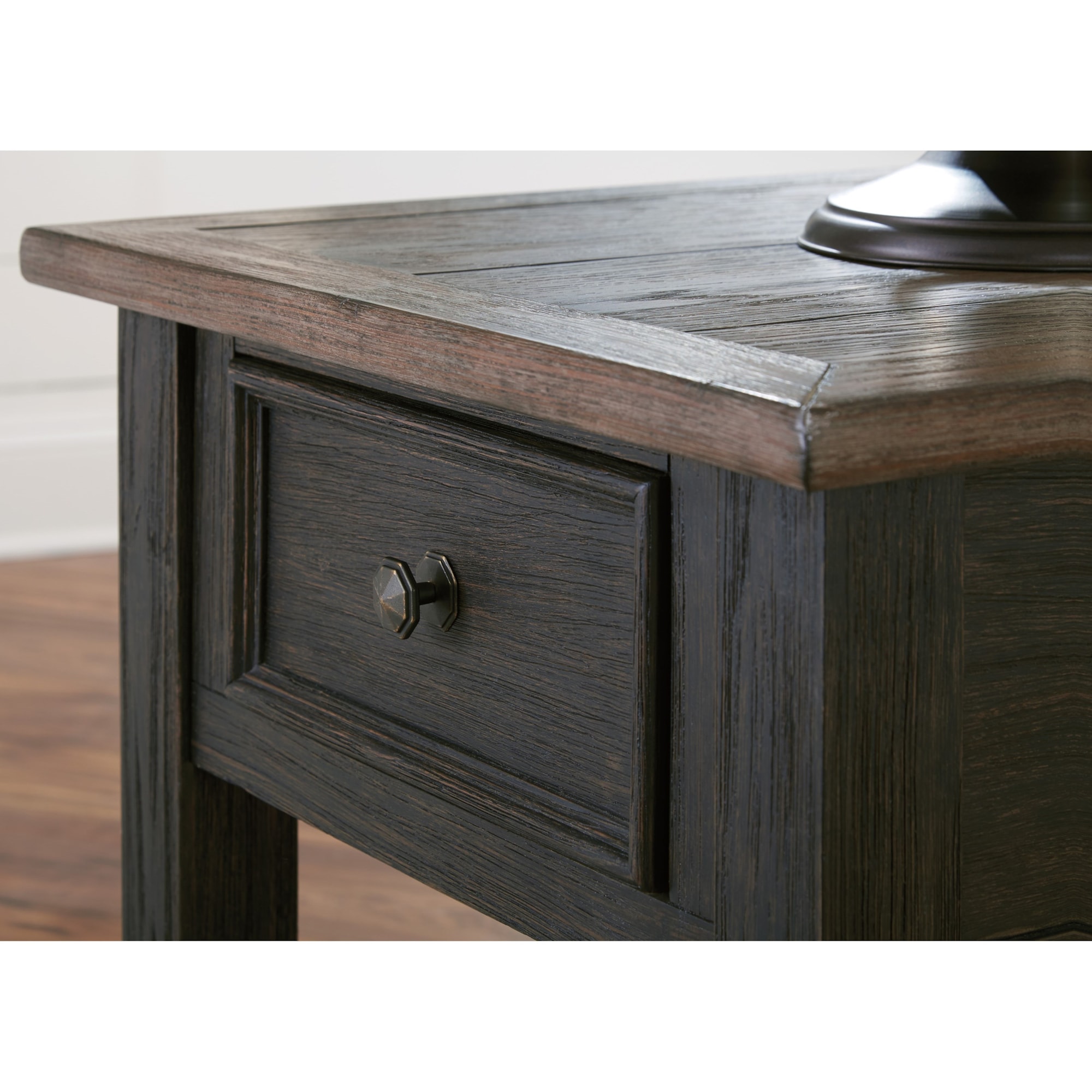 Signature Design By Ashley Tyler Creek 10011674 Rectangular End Table